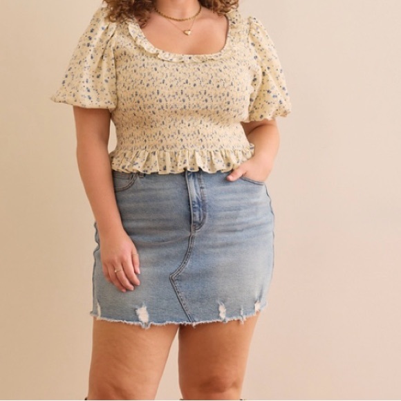 ARULA | Tops | New Arula Smocked Floral Top Plus Size A X And B 2x ...